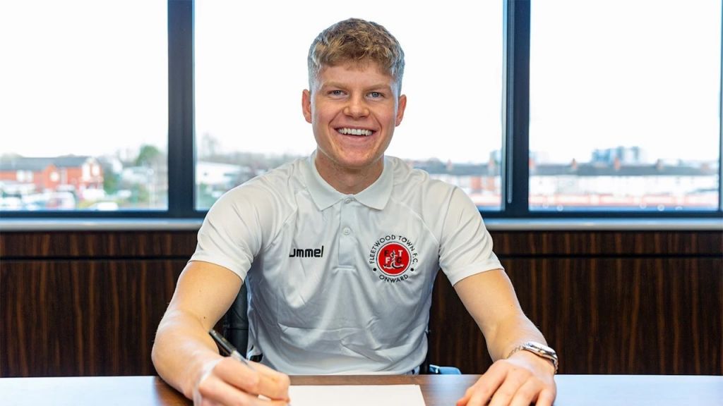Transfer Latest – Scott Robertson joins Fleetwood Town on two-and-a ...