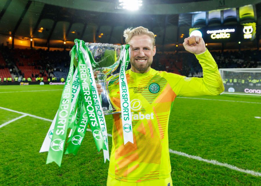 Huge boost as Kasper Schmeichel pictured in Celtic training