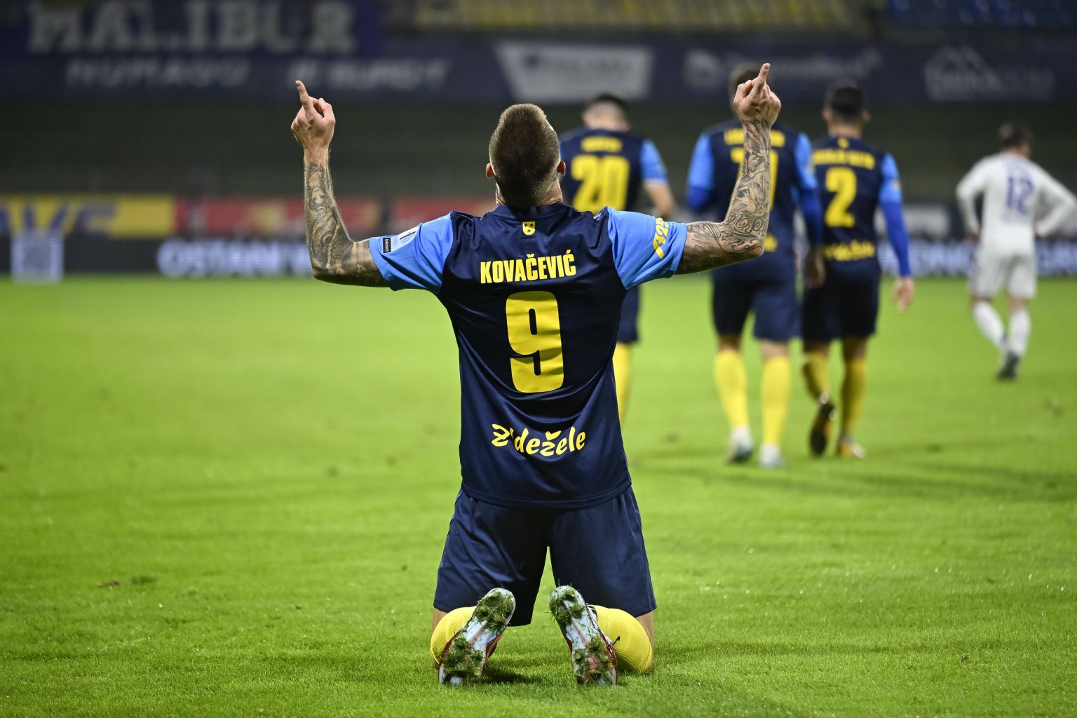 Martin O’Neill insists Celtic remain active in pursuit of new signing